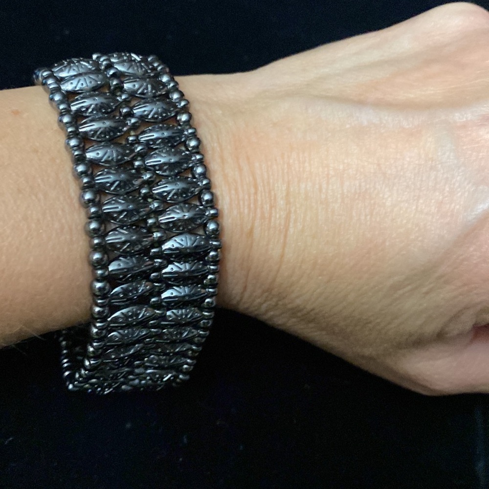 19b Premier Designs “Edgy” Bracelet - Gem